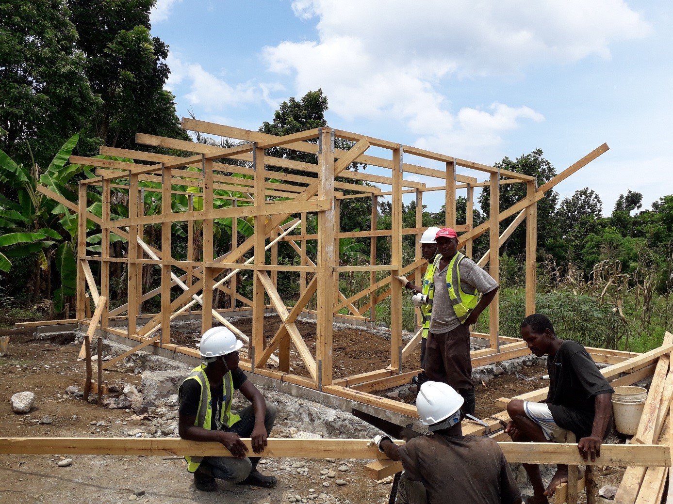 Build back safer techniques and construction "field schools" in Haiti ...