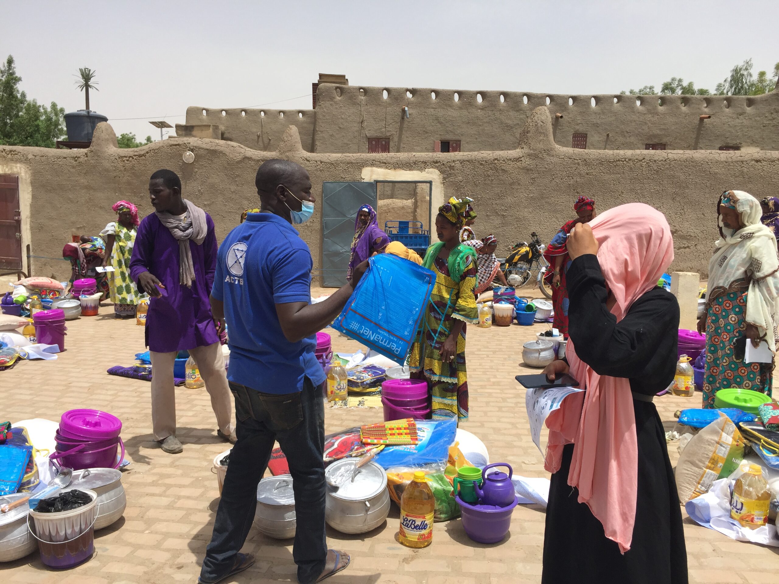 Une aide multisectorielle pour répondre aux besoins essentiels des personnes déplacées par les ...